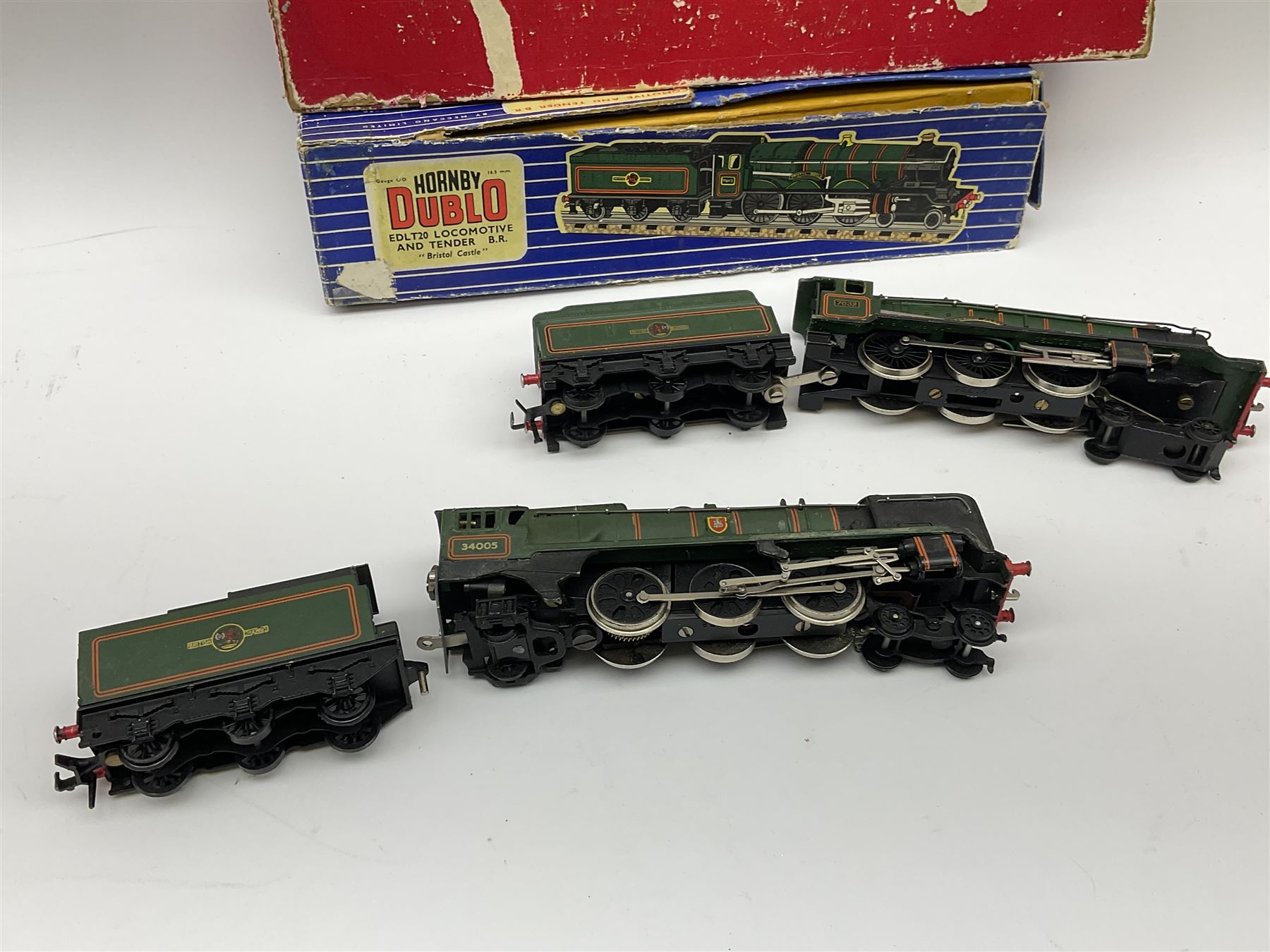 Hornby Dublo - two-rail 2220 Castle Class 4-6-0 locomotive 'Denbigh ...