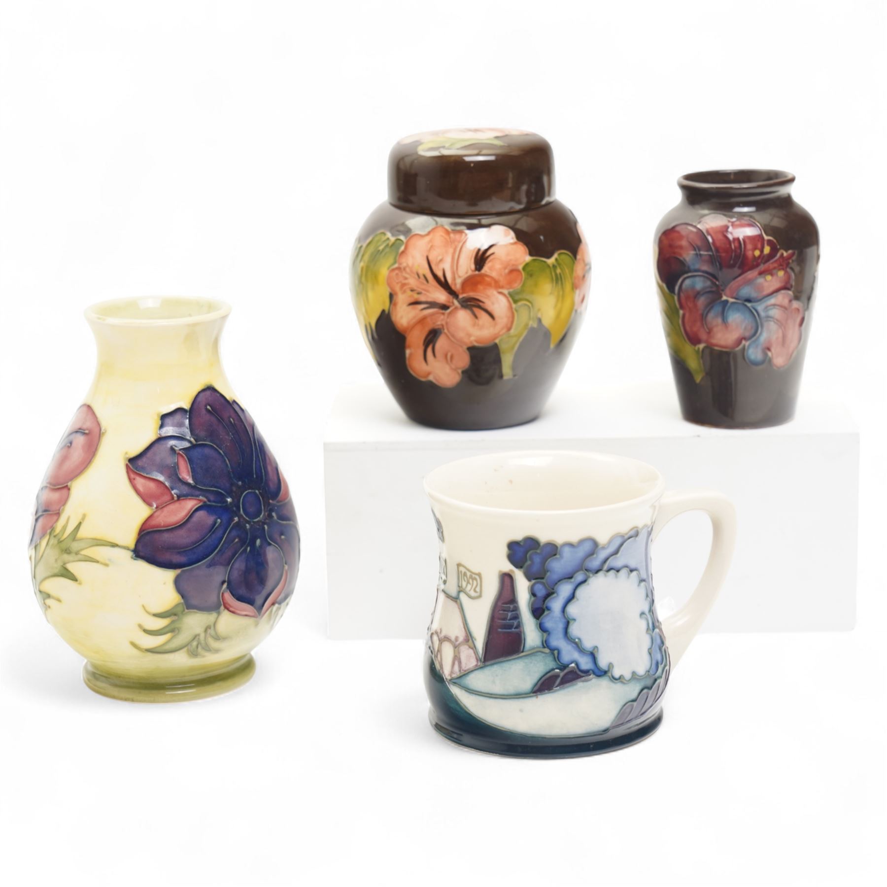 Moorcroft Anemone pattern on cream ground vase | Ceramics | 150901