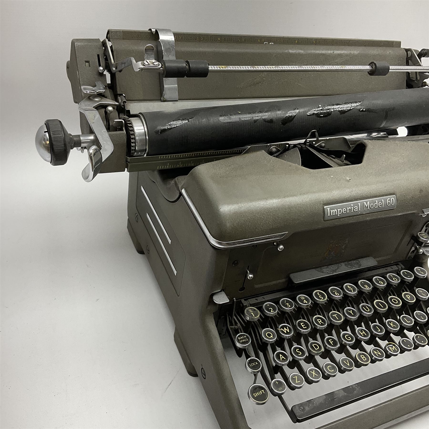 Vintage Imperial Model 60 typewriter - 13/08/2021
