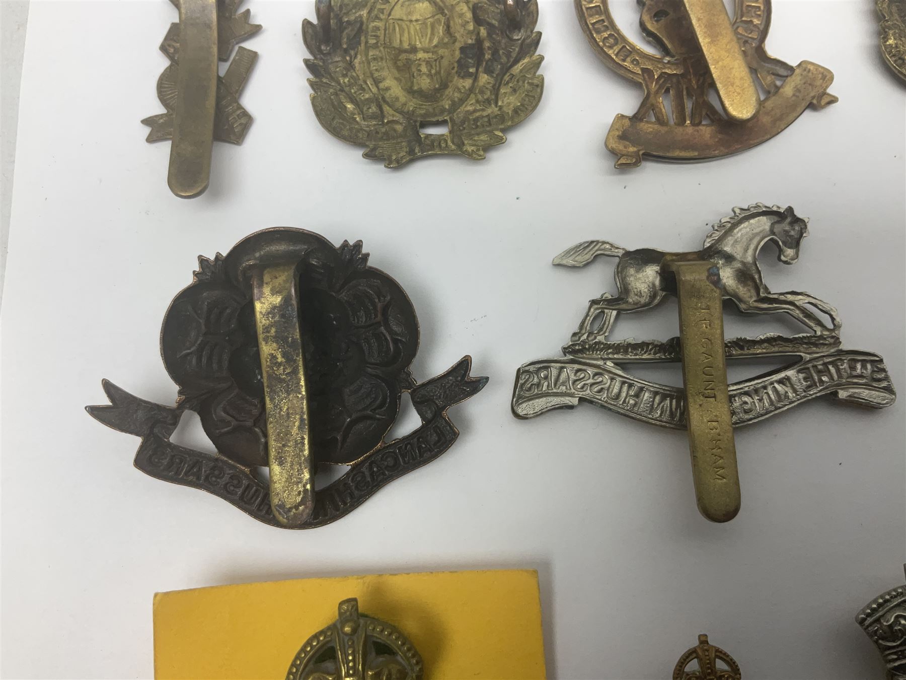 Twenty-two Hussars metal cap badges including South Notts | Militaria ...