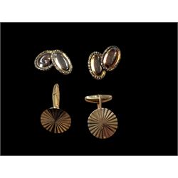 Two pairs of 9ct gold cufflinks - Affordable Antiques & Collectors