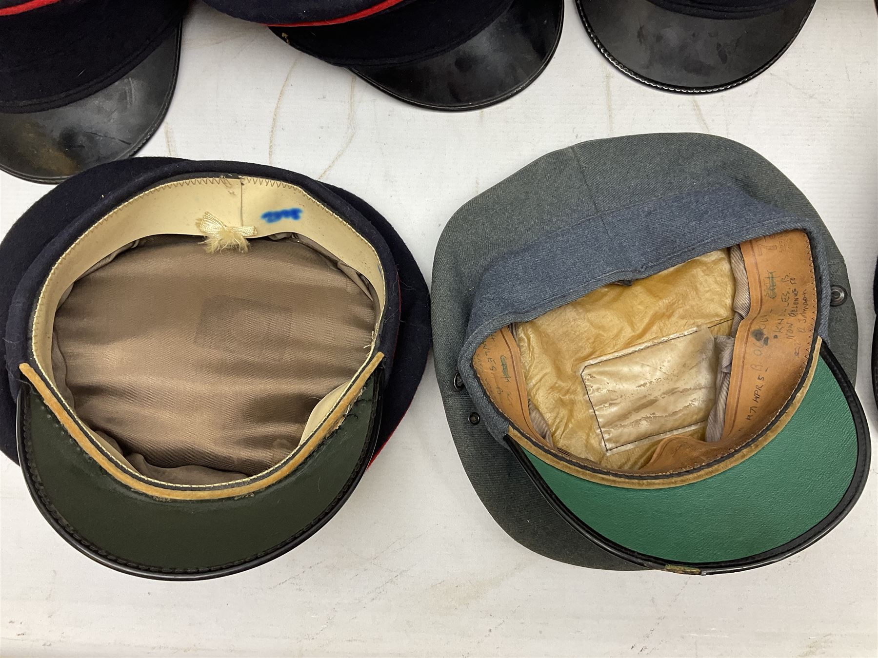 Seventeen regimental and corps head-dress | Militaria | 65148