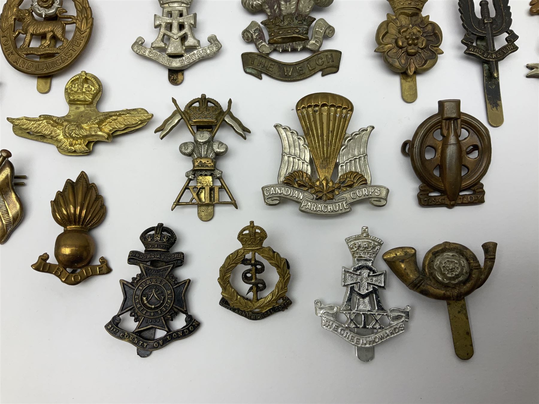 Over fifty metal cap badges and collar dogs including SAS | Militaria ...