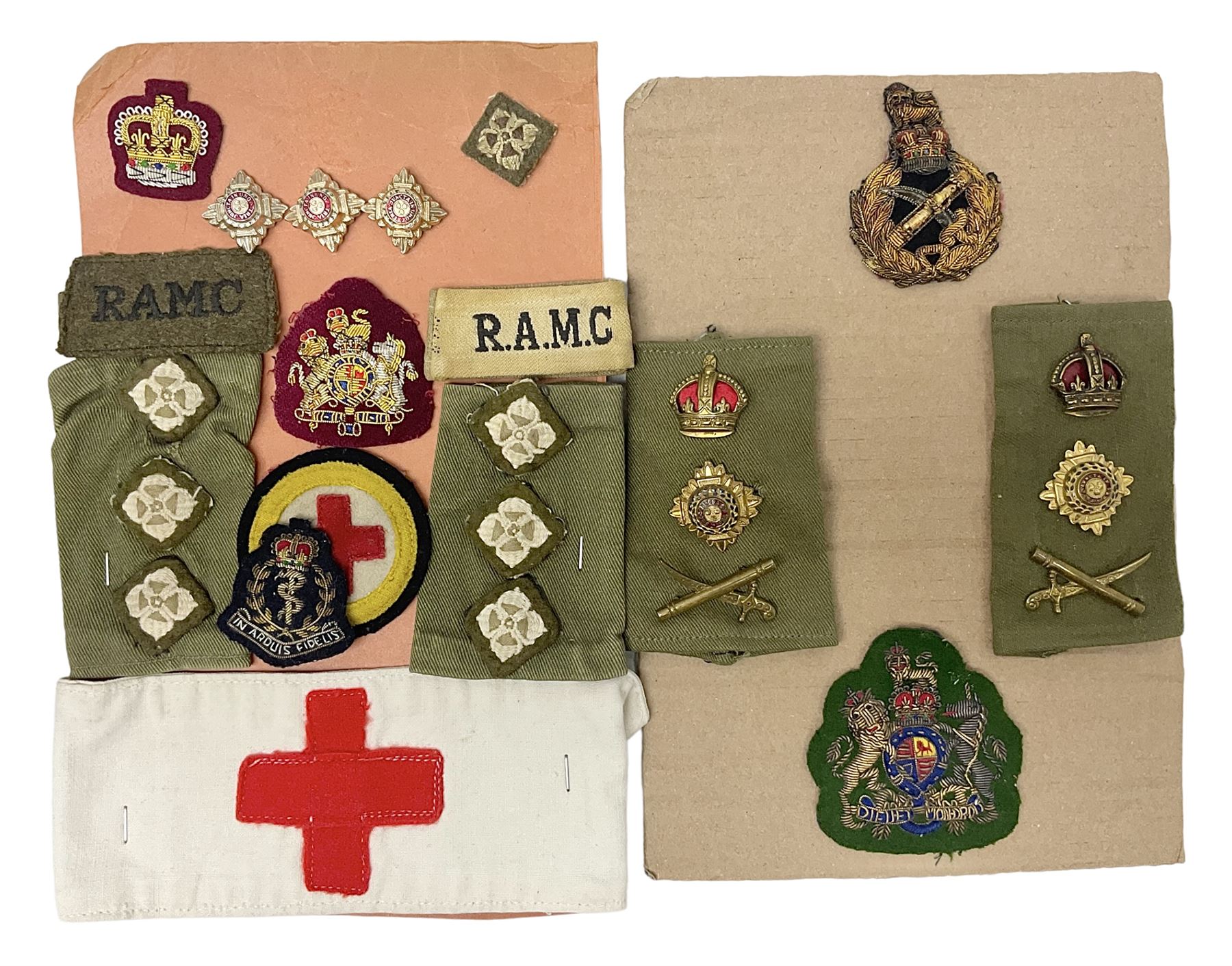 Quantity of WW1 and later RAMC and RSM cloth and metal | Militaria | 65485
