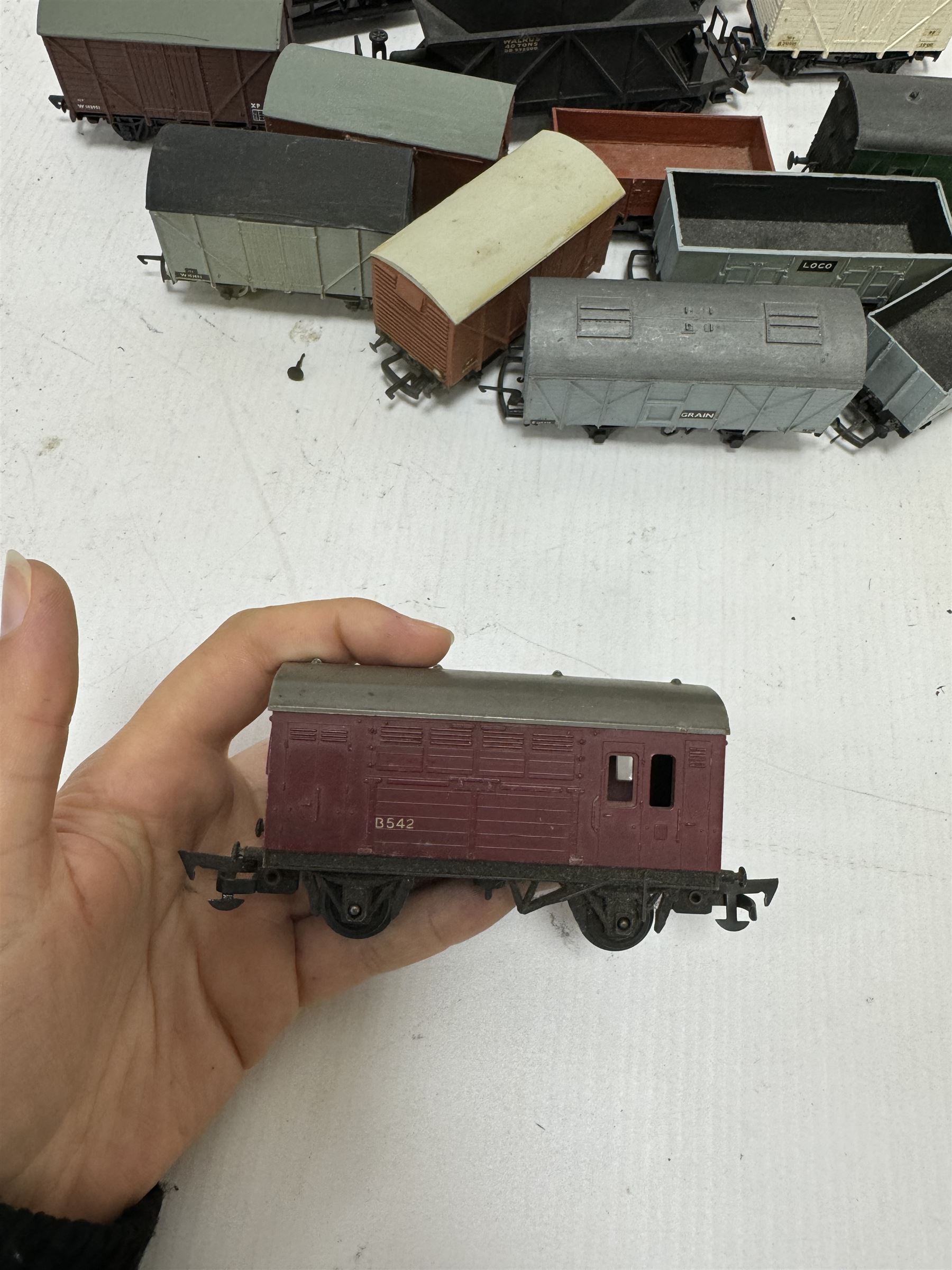 Collection of '00' gauge goods wagons | Toys & Models | 108959