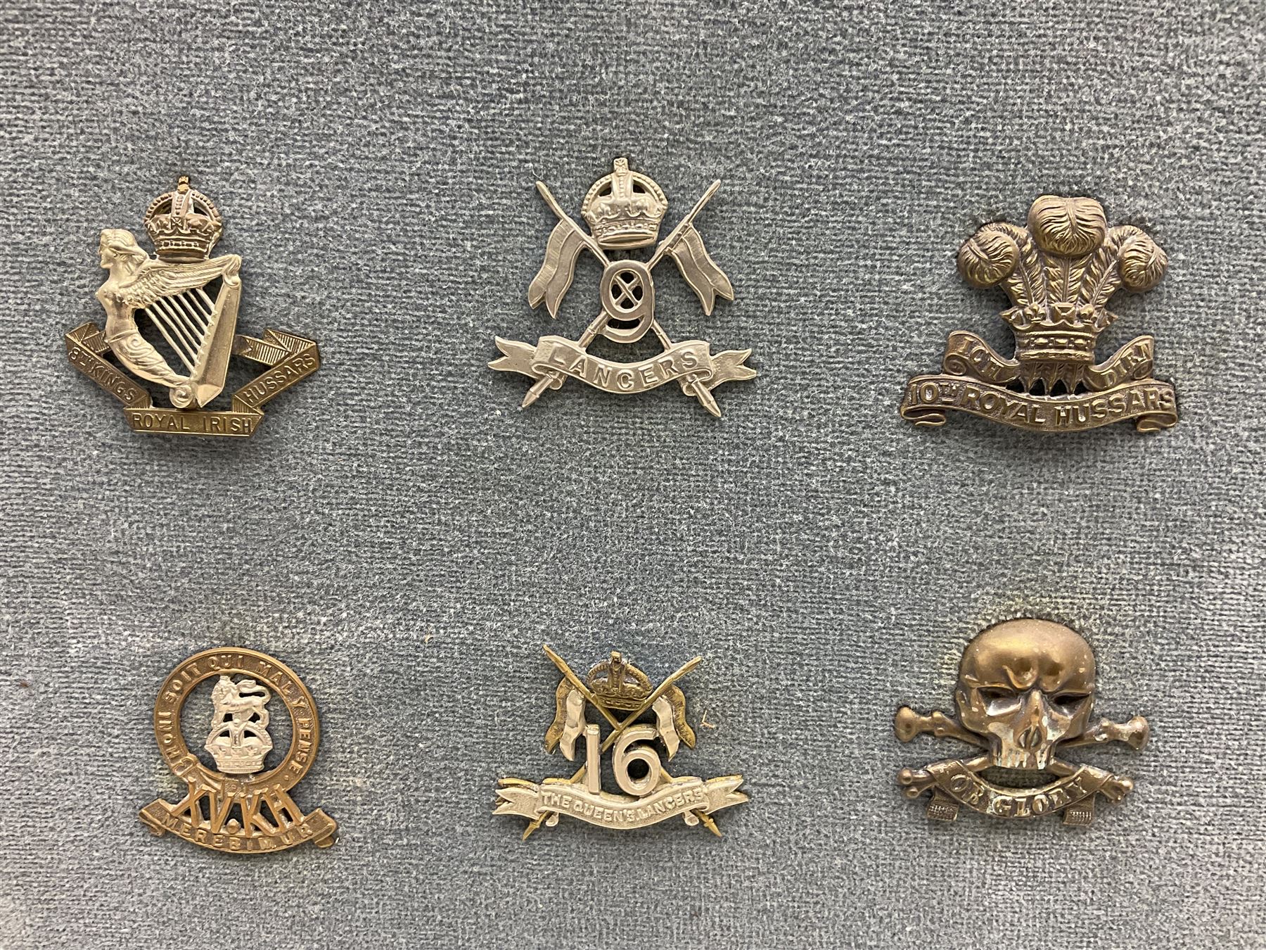 Twenty-eight cap badges for Hussars | Militaria | 64279