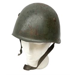 WWII Italian steel helmet with liner and chin strap | Militaria | 35914