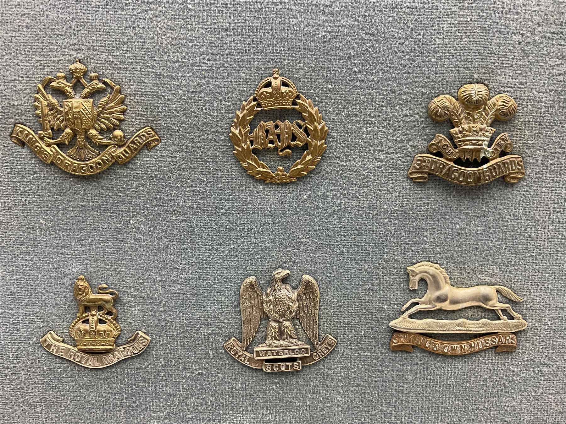 Twenty-eight cap badges for Hussars | Militaria | 64279