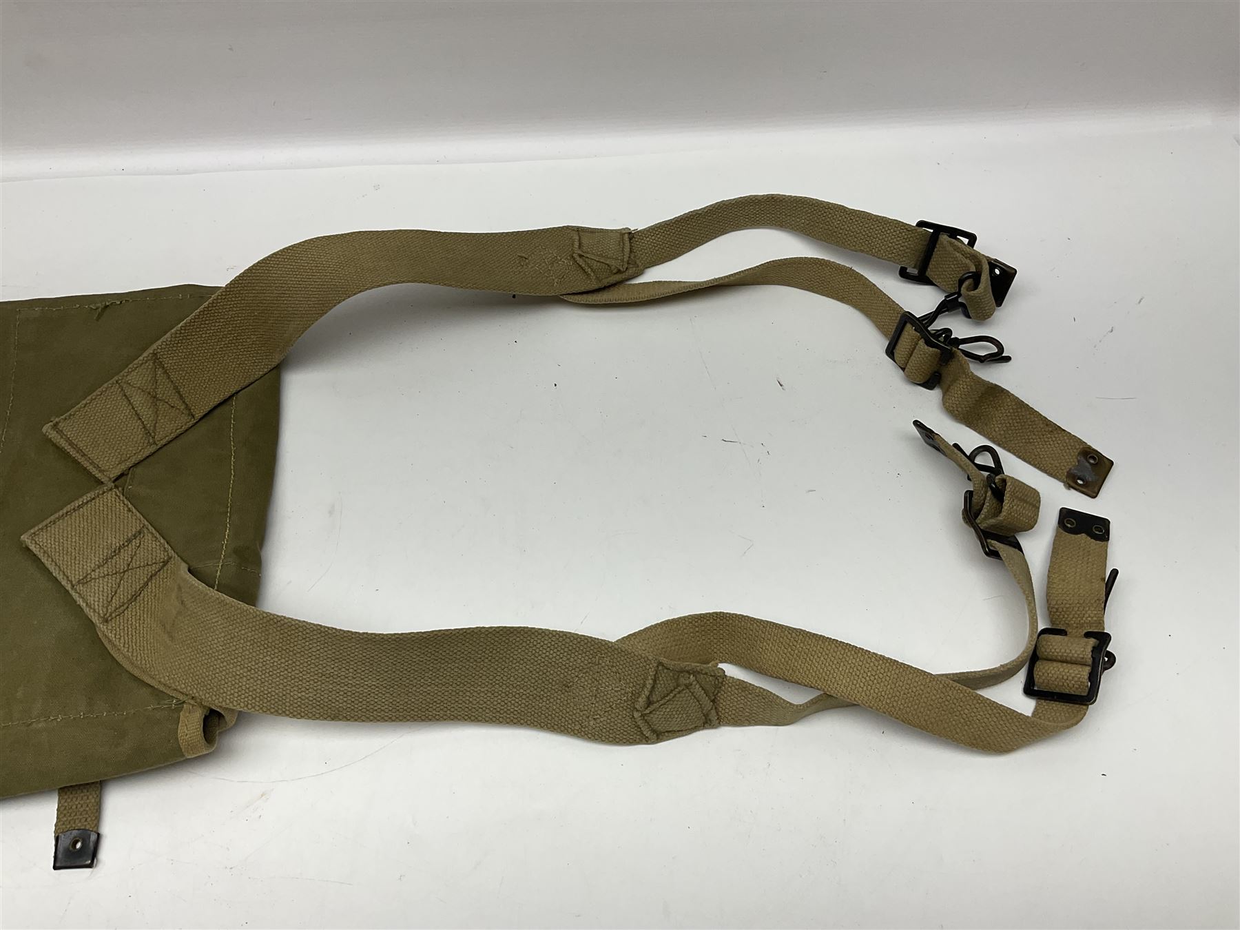 Miscellaneous militaria including WW2 French backpack | Militaria | 81806