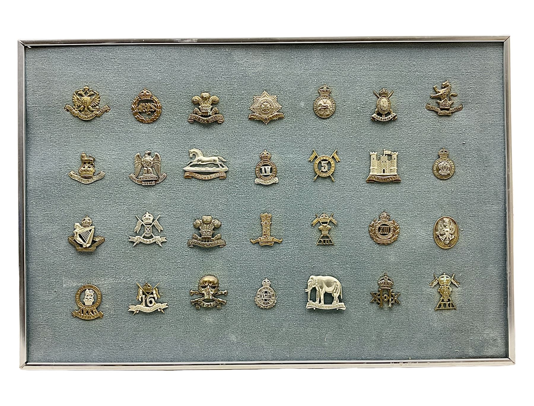 Twenty-eight cap badges for Hussars | Militaria | 64279