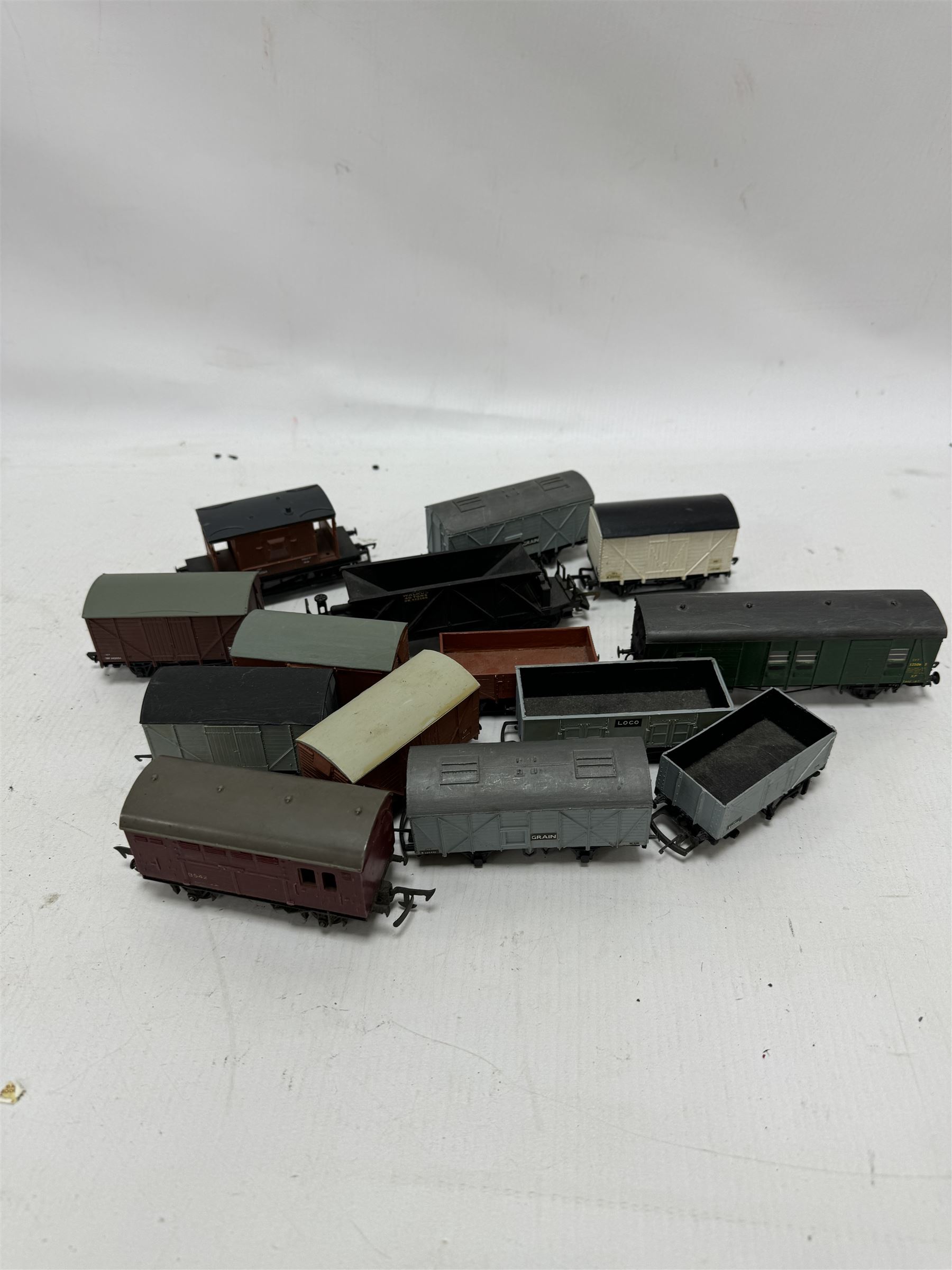 Collection of '00' gauge goods wagons | Toys & Models | 108959