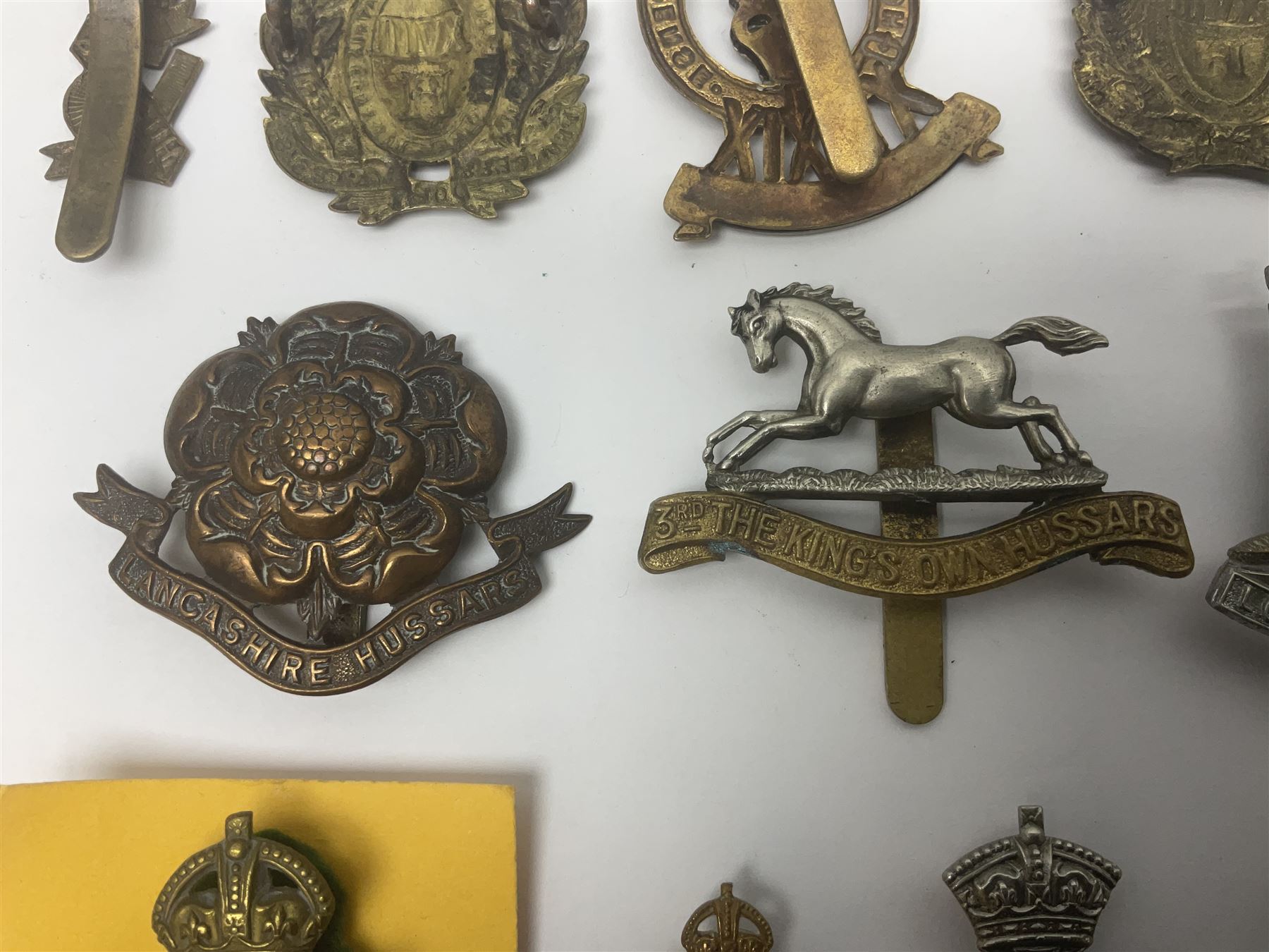 Twenty-two Hussars metal cap badges including South Notts | Militaria ...