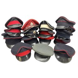 Seventeen regimental and corps head-dress | Militaria | 65148