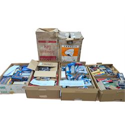 Large collection of thermionic/radio valves and two television tubes ...