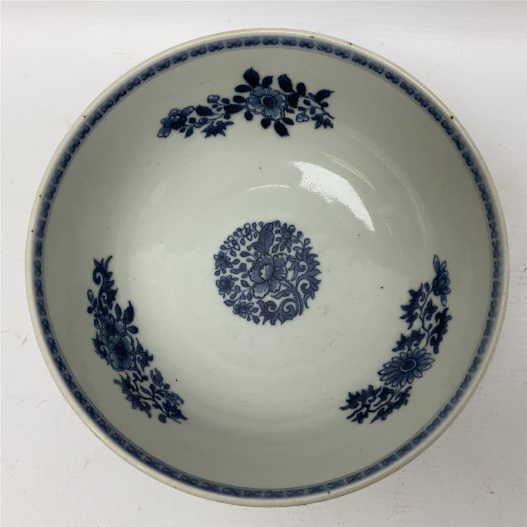 Late 18th century Chinese Export blue and white bowl painted landscape ...