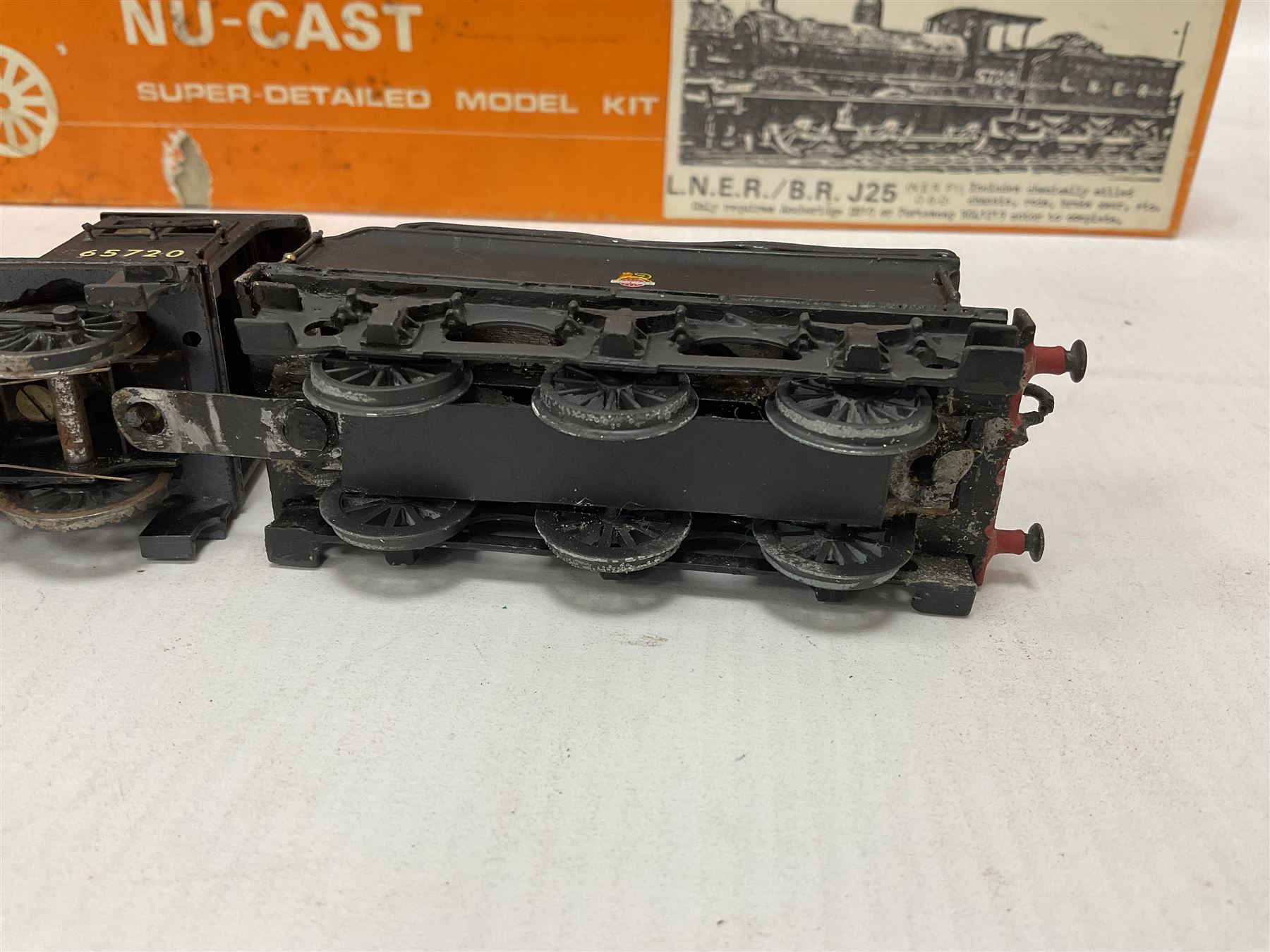 Nu-Cast ‘00’ gauge - two kit built steam locomotive and tenders ...
