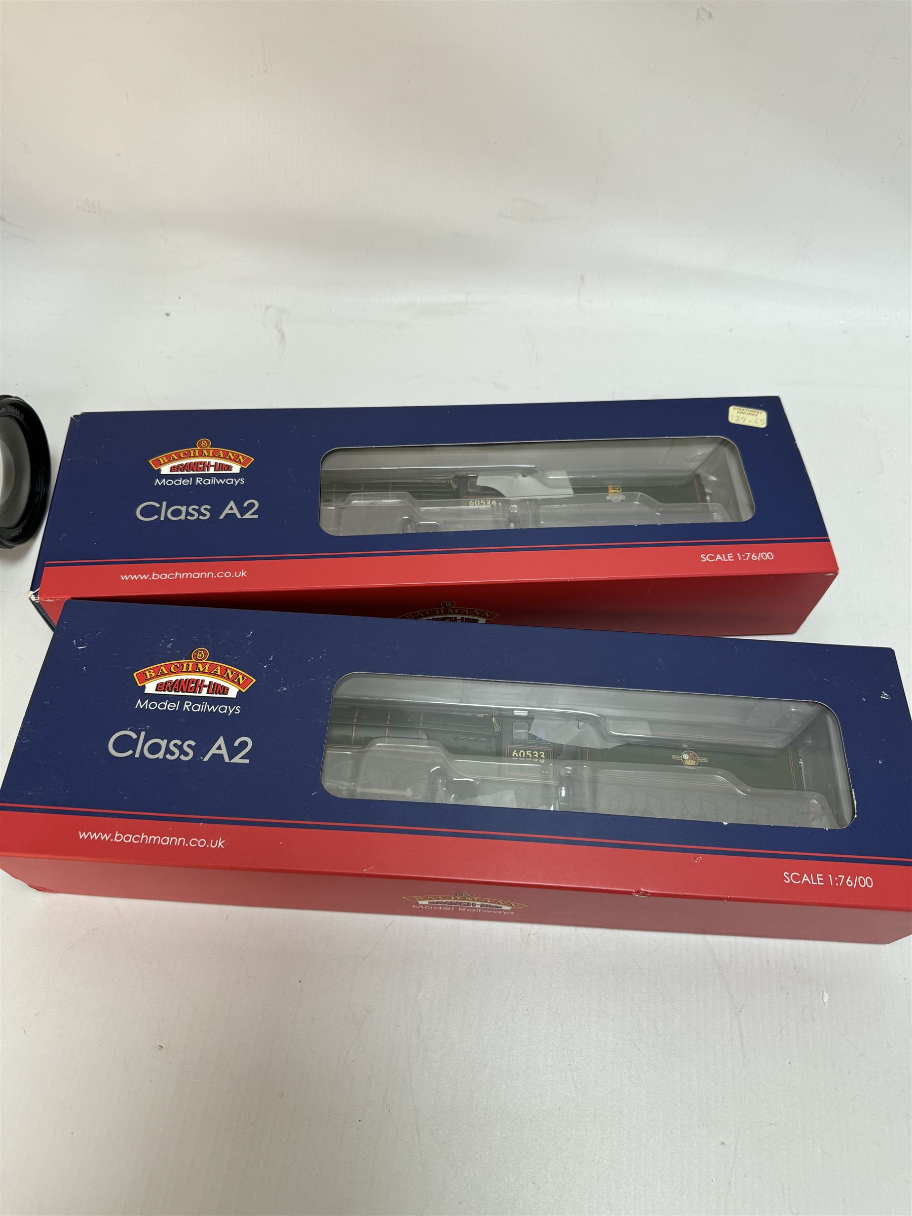 Two Bachmann Branch Line '00' gauge Class A2 4-6-2 locomotives | Toys ...
