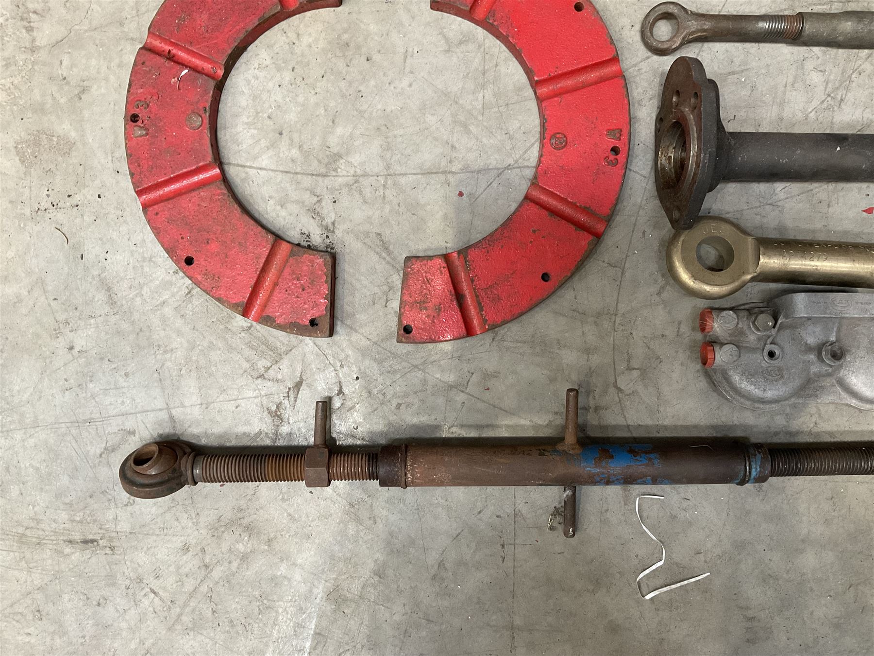 Cast iron vintage tractor linkage | Commercial Assets | 152111