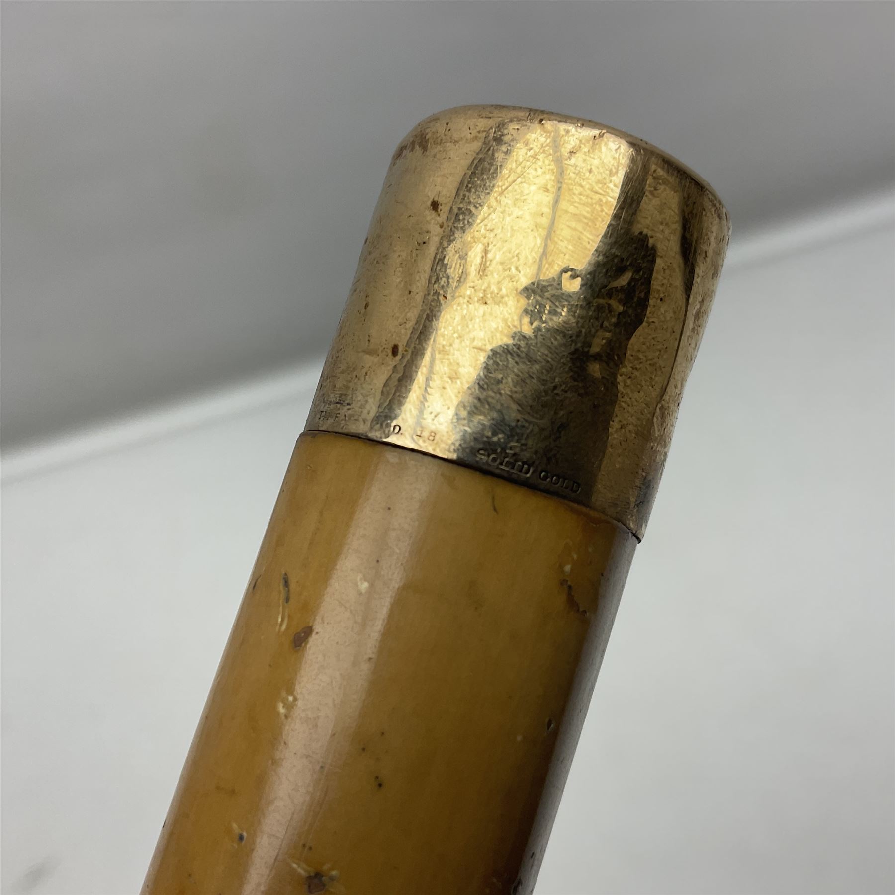 Malacca walking cane mounted with gold cap, marked solid gold, H89cm ...