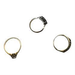 18ct gold three stone diamond chip ring | Jewellery | 104448