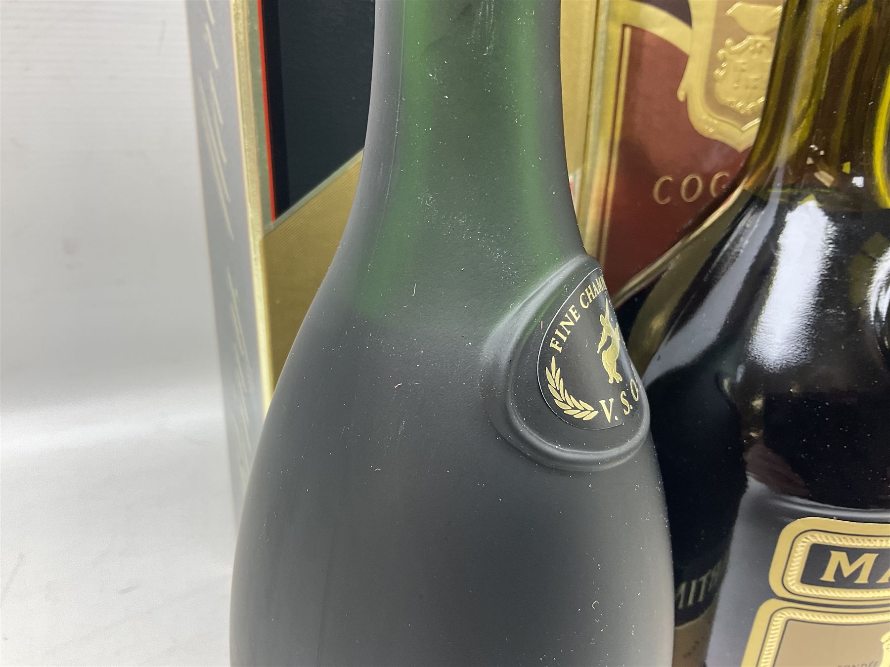 Hennessy Very Special Cognac, 70cl 40% vol, one bottle, in presentation ...