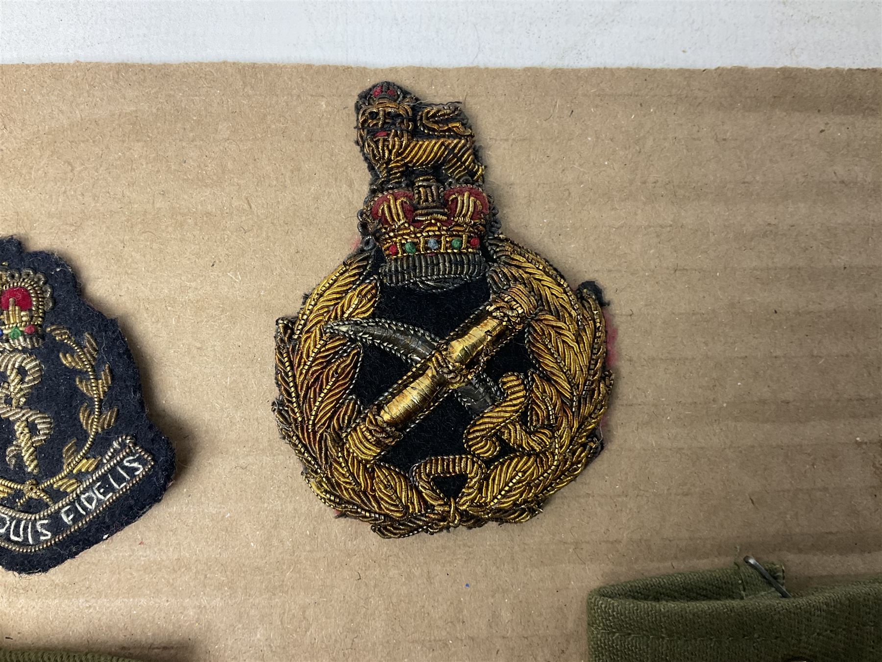 Quantity of WW1 and later RAMC and RSM cloth and metal | Militaria | 65485