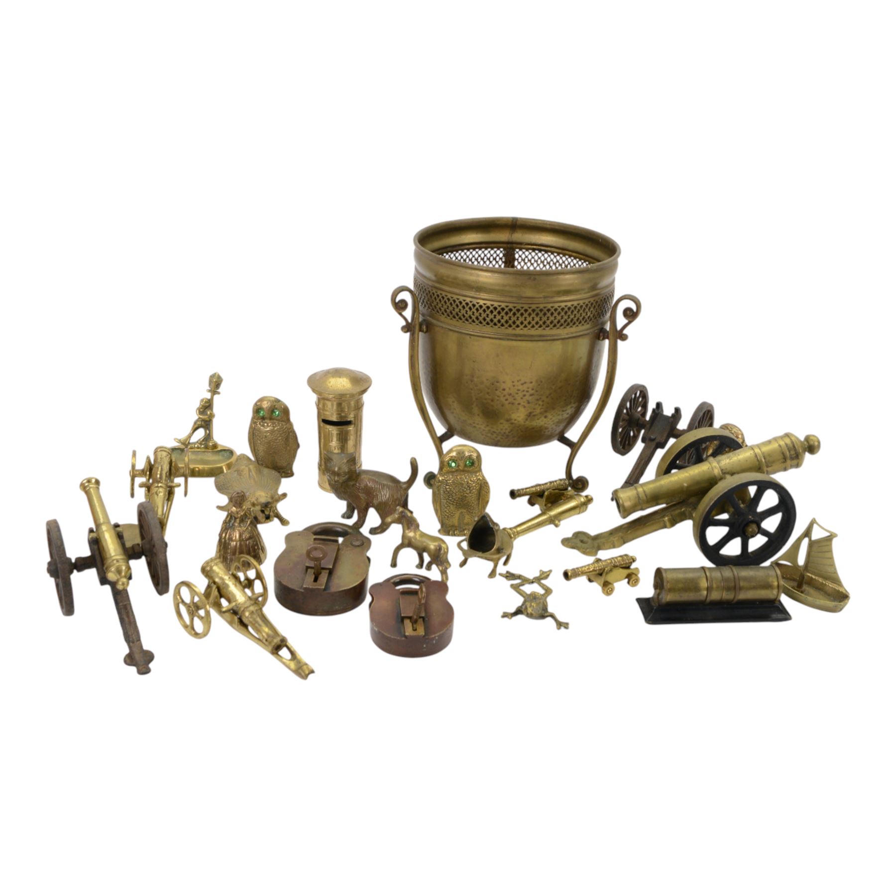 Collection of brassware | Wood, Metal & Other Decorative Objects | 154428