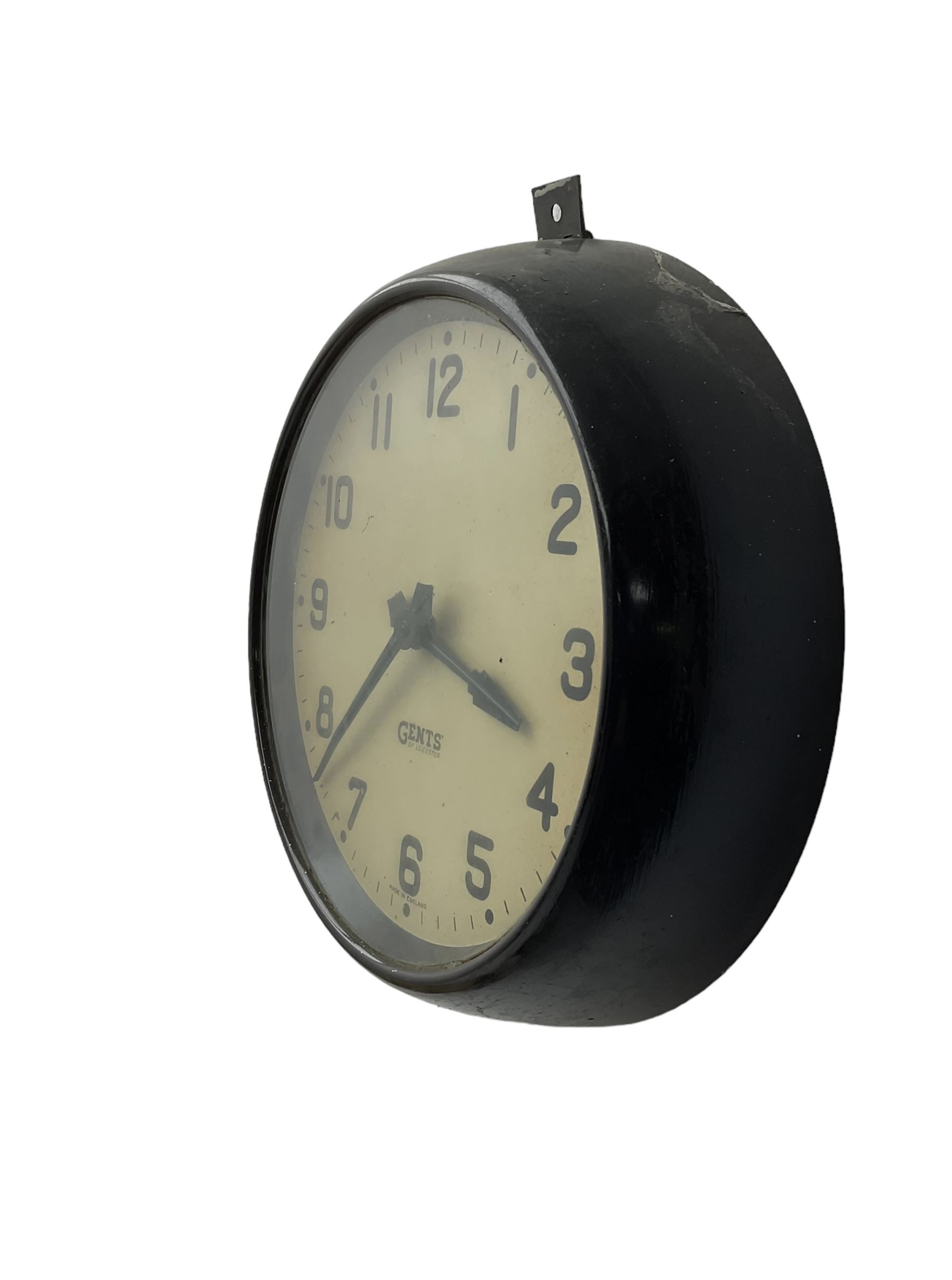 Gent - mid 20th century electric slave clock in a circular metal case ...