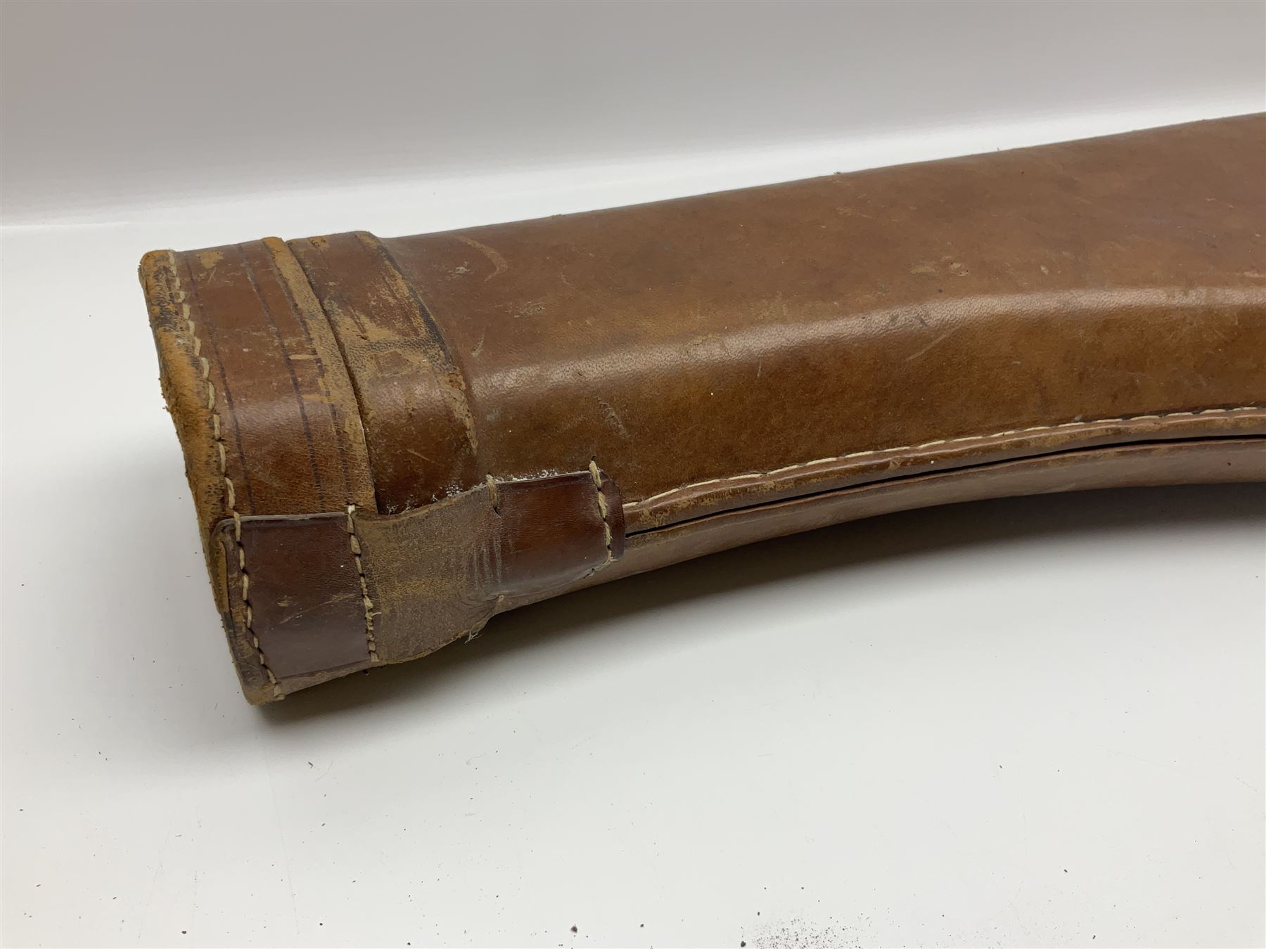 Leather leg-of-mutton shotgun case to accommodate 66cm (26") barrels ...