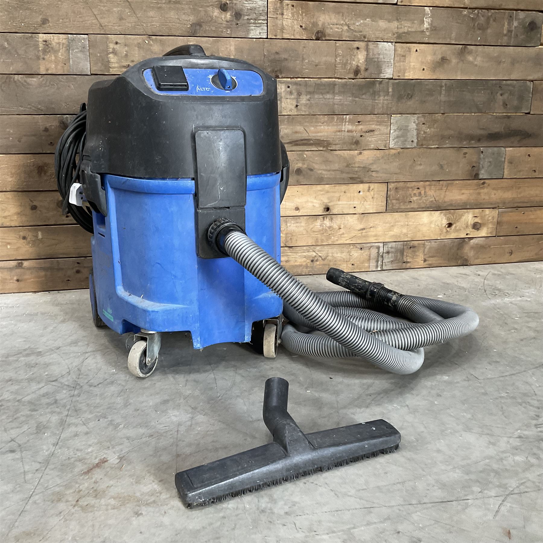 Nilfisk Alto Attix vacuum | Woodwork, Workshop & Building Tools | 134213
