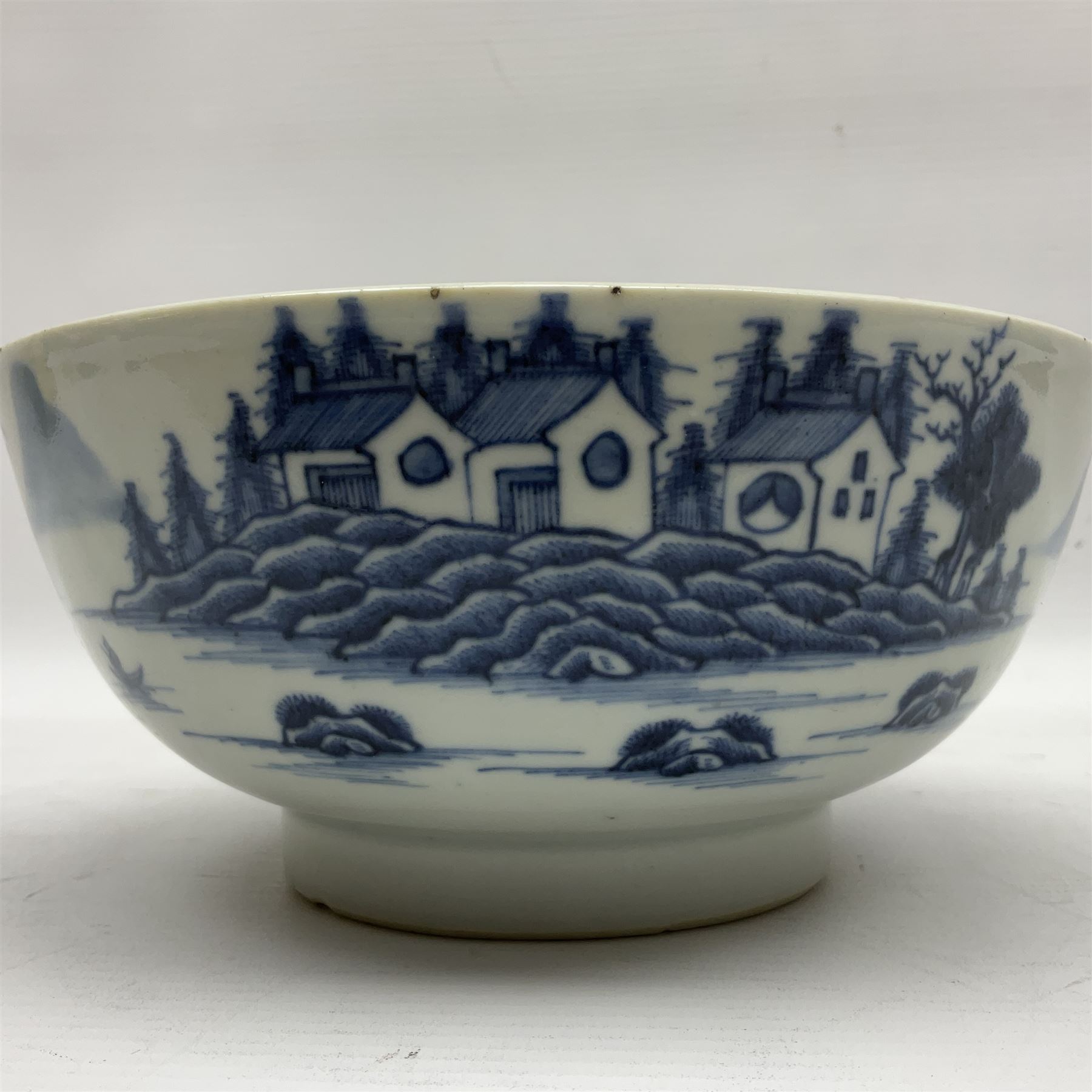 Late 18th century Chinese Export blue and white bowl painted landscape ...