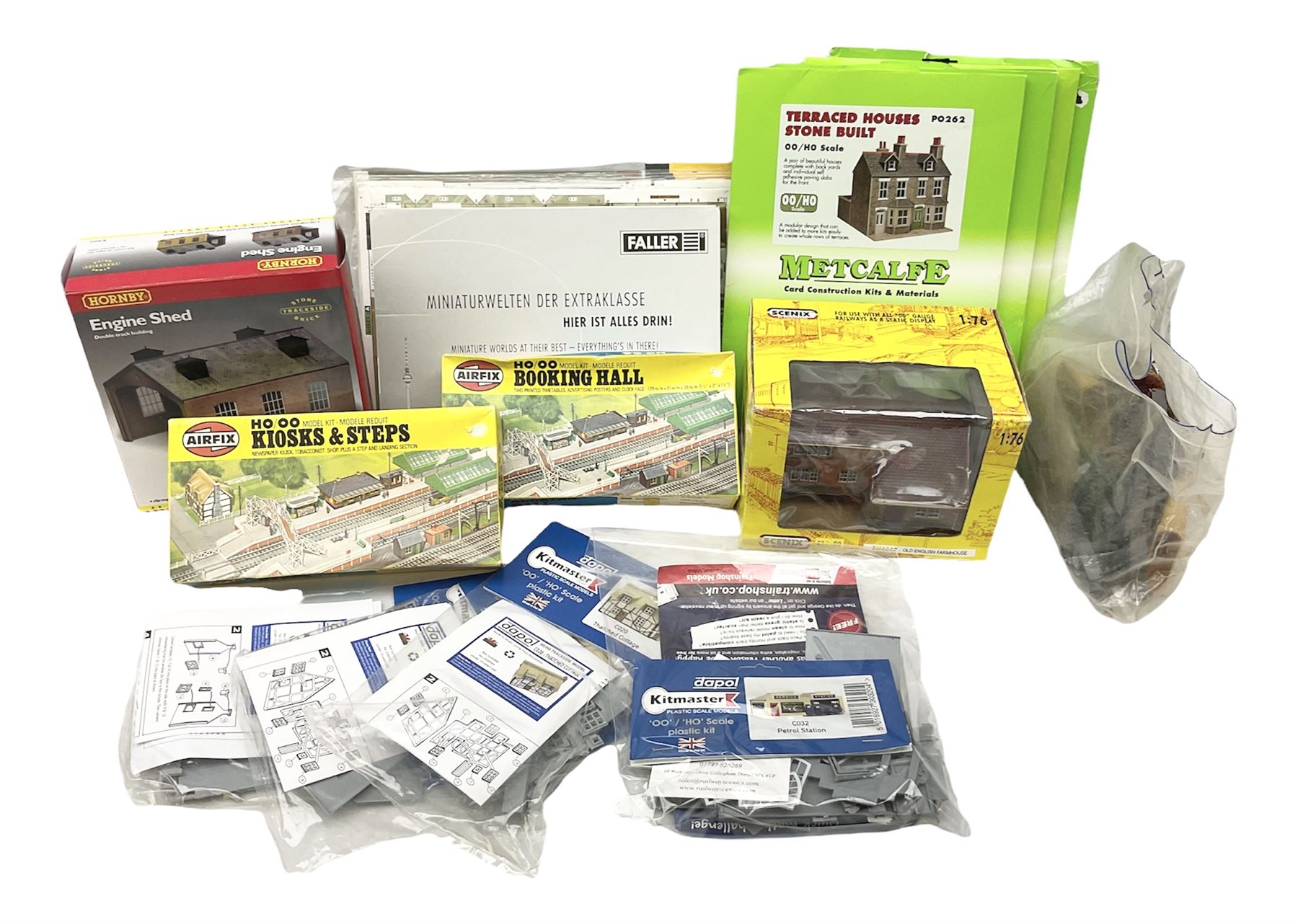 '00' gauge - quantity of trackside buildings kits by Metcalfe ...