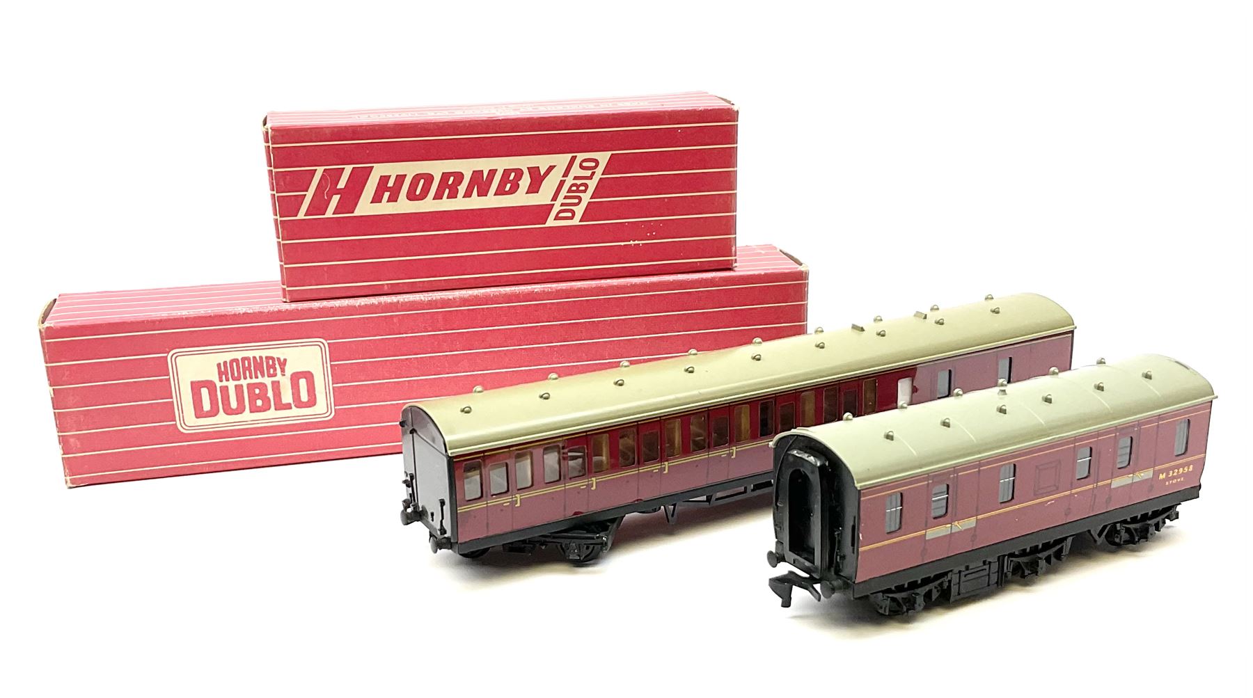 Hornby Dublo - 4076 Six- Wheeled Passenger Brake Van; and 4084 Suburban ...