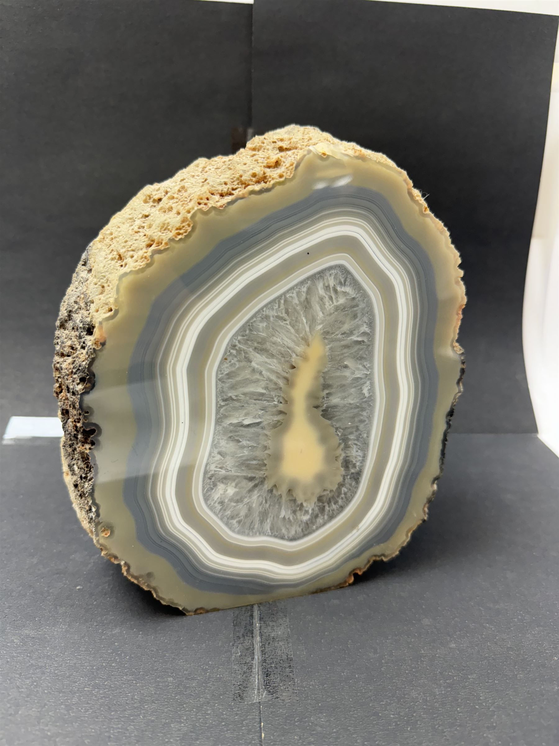 Polished agate geode with blue and white tones | Fossils, Minerals ...