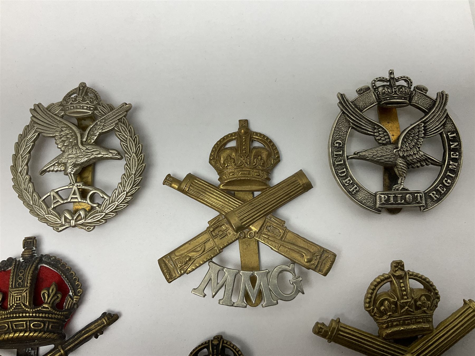 Twenty various cap badges including Rifle Brigade, Machine Gun Corps ...