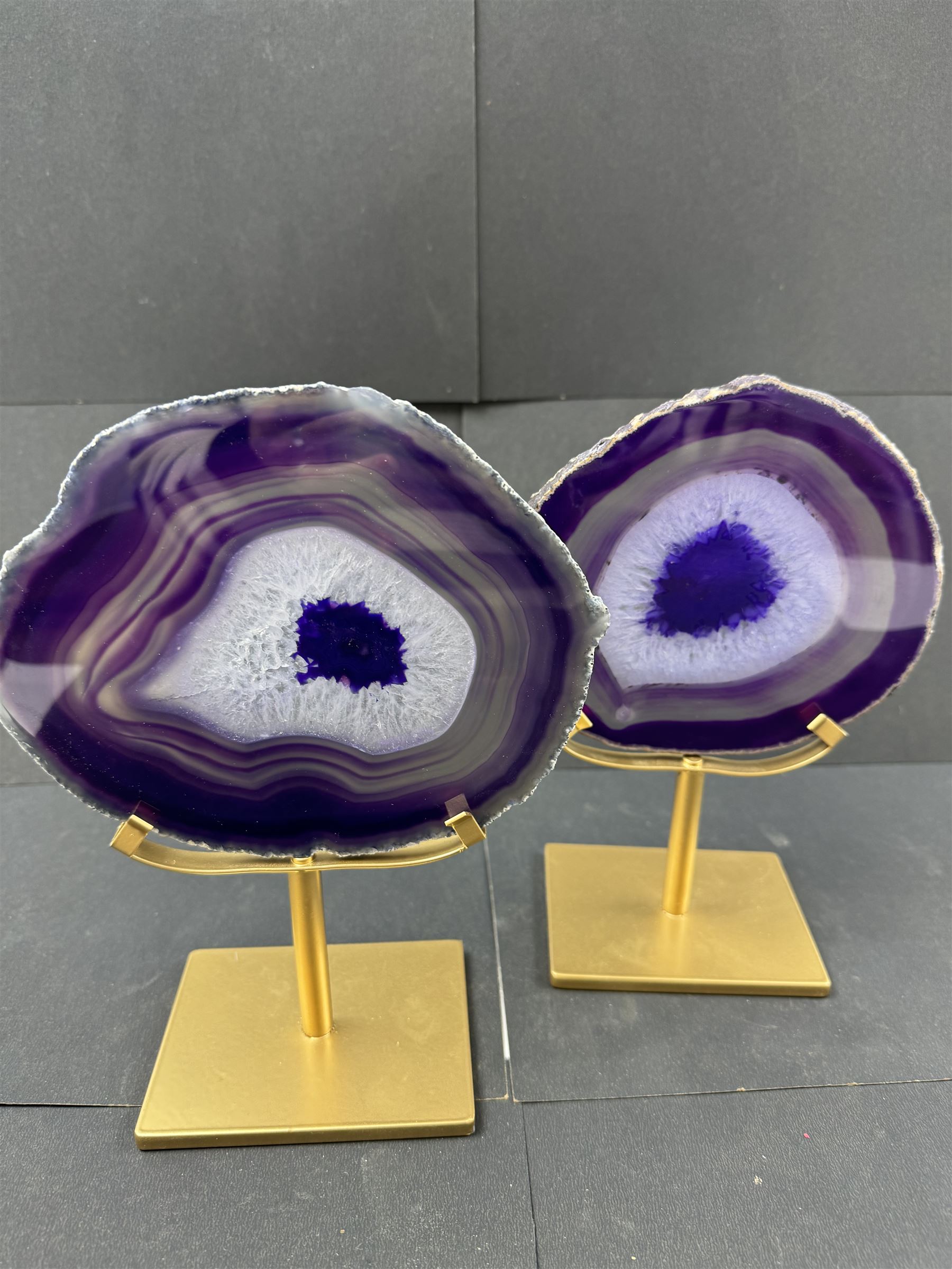 Pair of purple agate slices | Fossils, Minerals & Natural Sciences | 106207