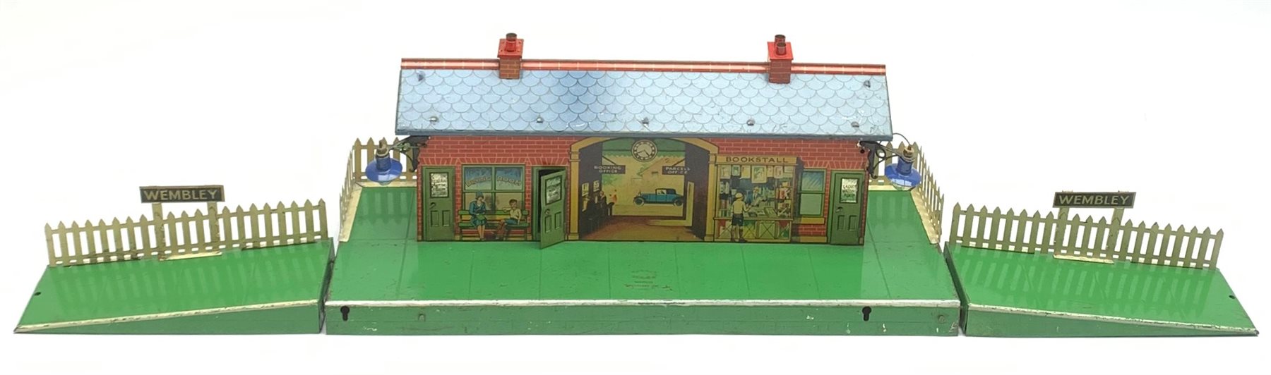 Hornby '0' gauge - three-piece Wembley Station fitted with electric ...