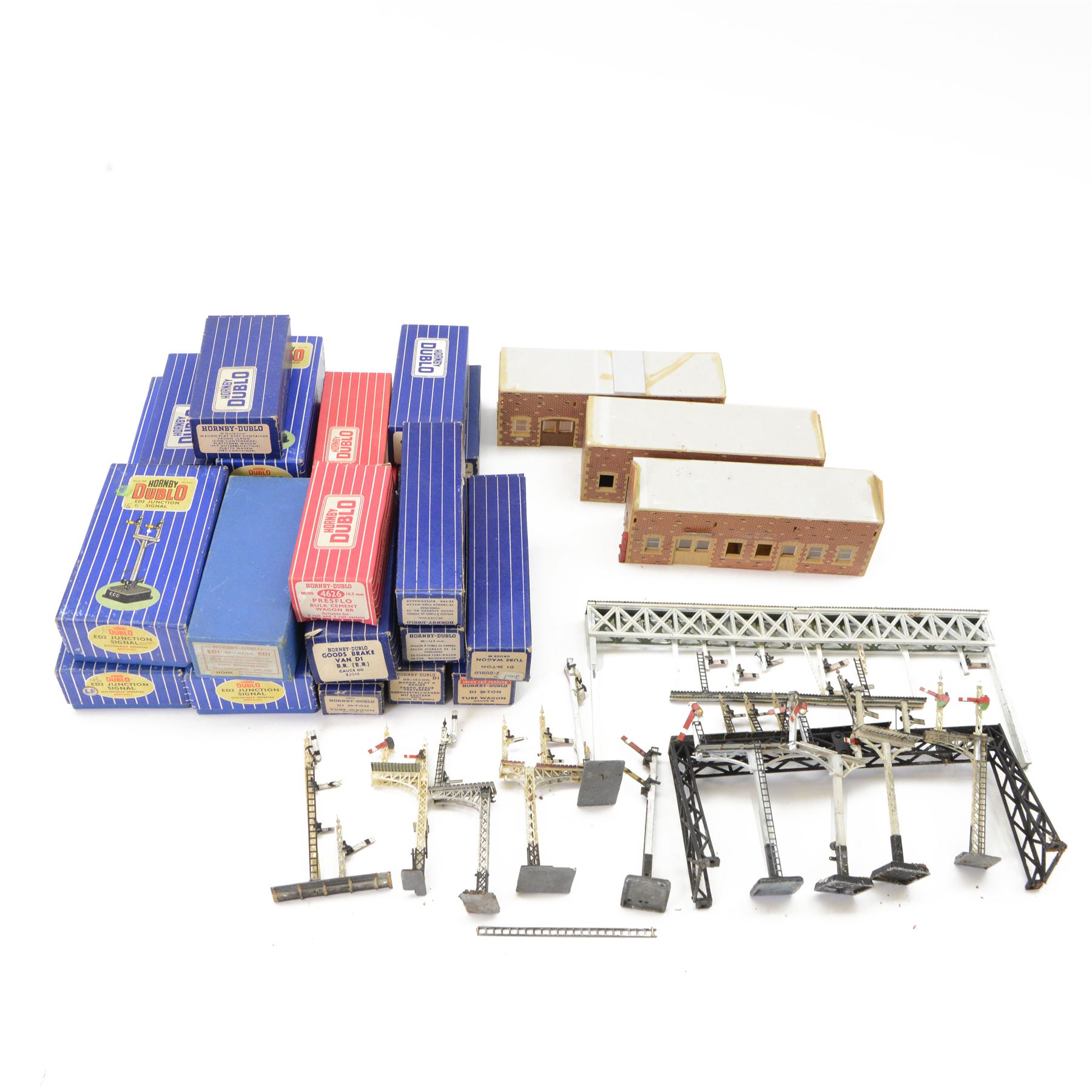 Hornby Dublo model railway rolling stock and accessories | Model ...