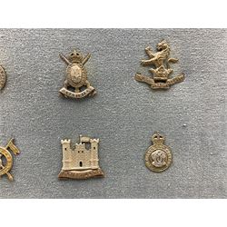 Twenty-eight cap badges for Hussars | Militaria | 64279