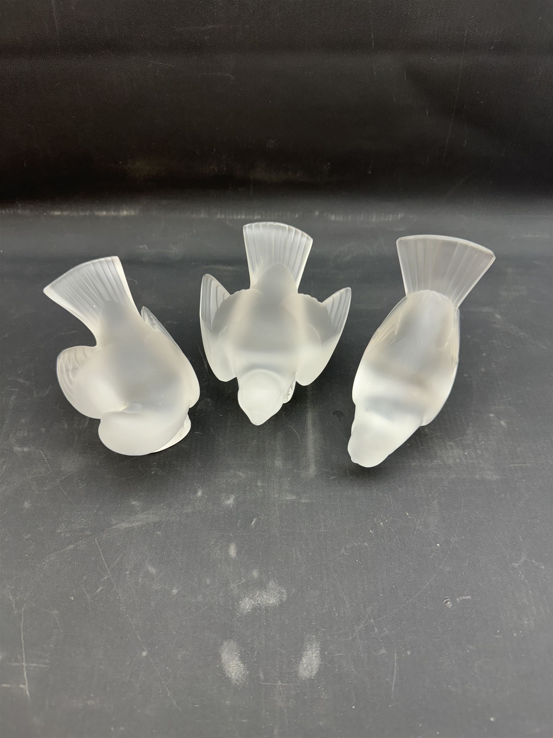 A set of three Lalique frosted glass models of birds | Glass | 107957